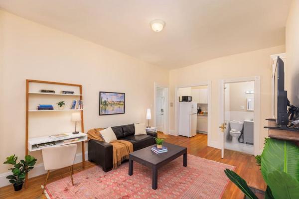 Centrally Located Back Bay 1 Bedroom - Revere, MA
