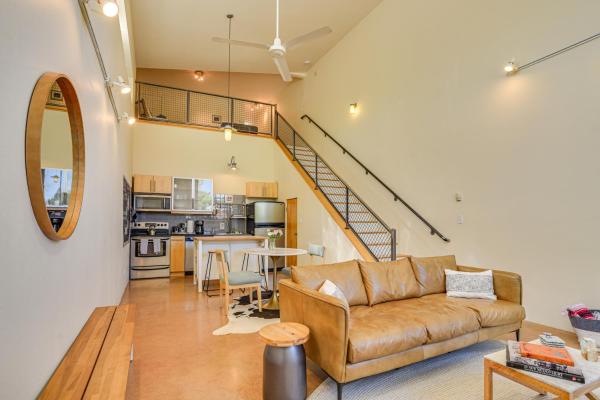 Modern Santa Fe Desert Loft With Fireplace! - Santa Fe, NM