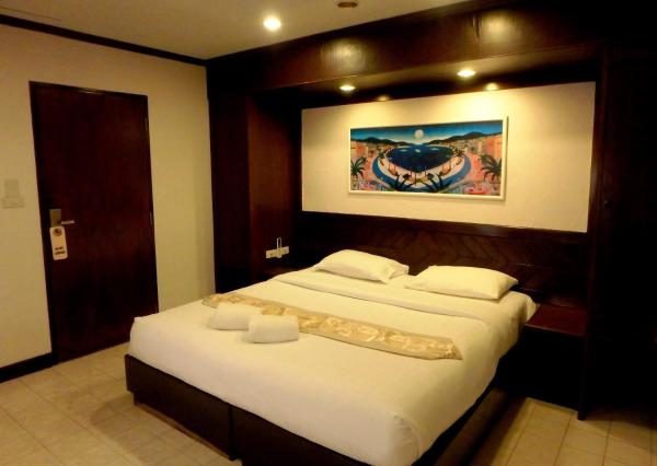 Karon Cafe Inn -