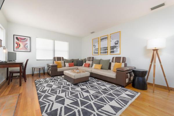 Be A Nomad - Cozy 3br W Big Yard & Parking - Jacksonville, FL