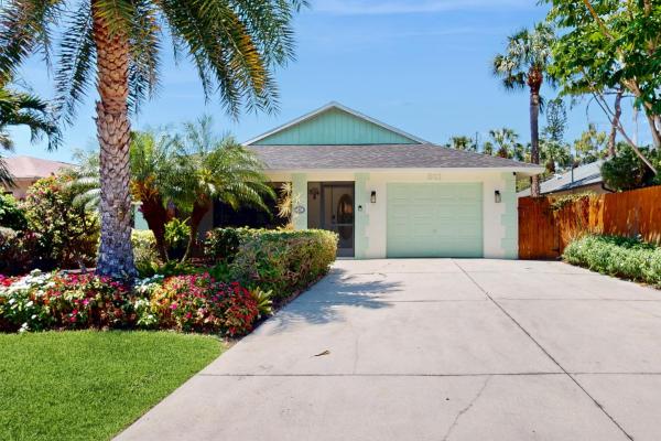 Naples Poolside Paradise - Bonita Springs, FL