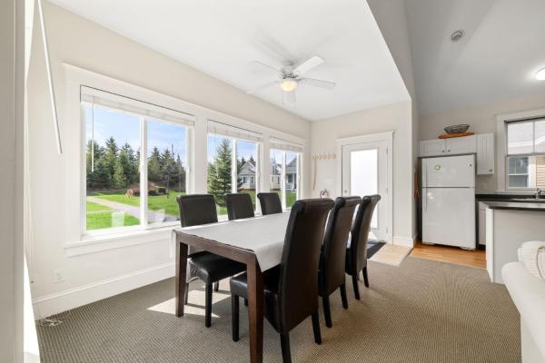 The Amberwing - 28 Meadow View - Prince Edward