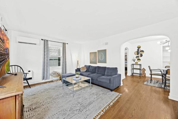 Stylish Louisville Apt Near Downtown & Parking - Louisville, KY