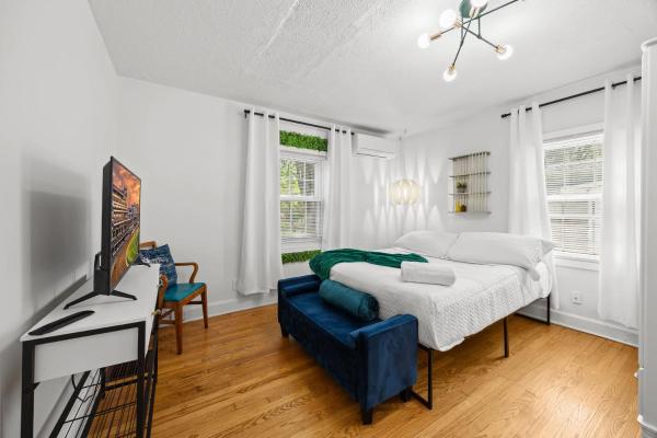 Modern Apartment With Parking & Prime Location - Louisville, KY