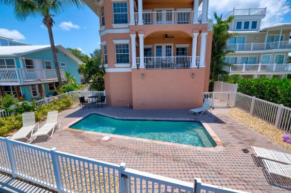 Hibiscus Hideaway Condo Walk To Historic Bridge St - Anna Maria Island, FL