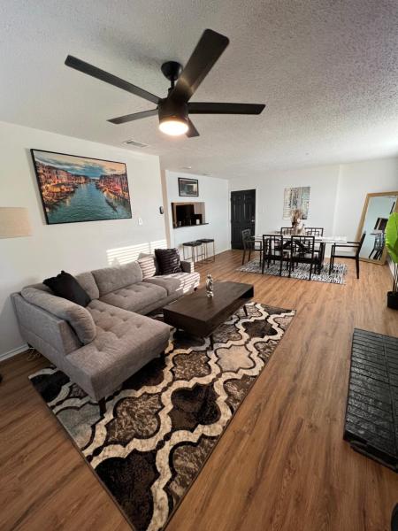 Sleek Luxe Gem Downtown Dallas 2bd 2ba - 코펠