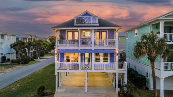 Second Row Beach House With Game Room - Carolina Beach, NC
