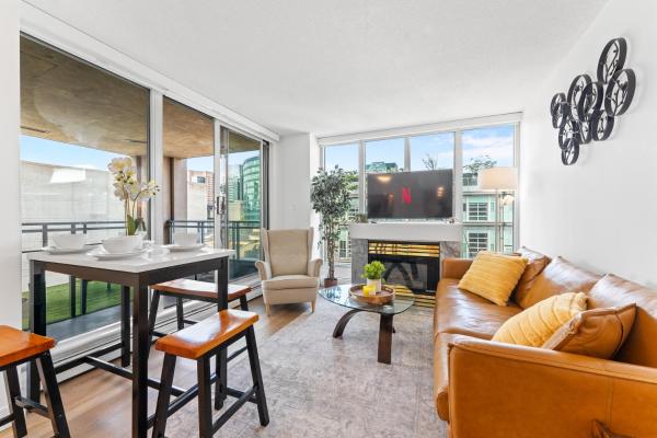 Your Dream Urban Oasis 2 Bedroom Apartment Minutes From Bc Place - North Vancouver