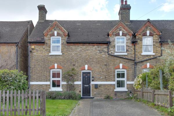 Cosy 3 Bedroom House With Free Parking And Wifi - Colchester