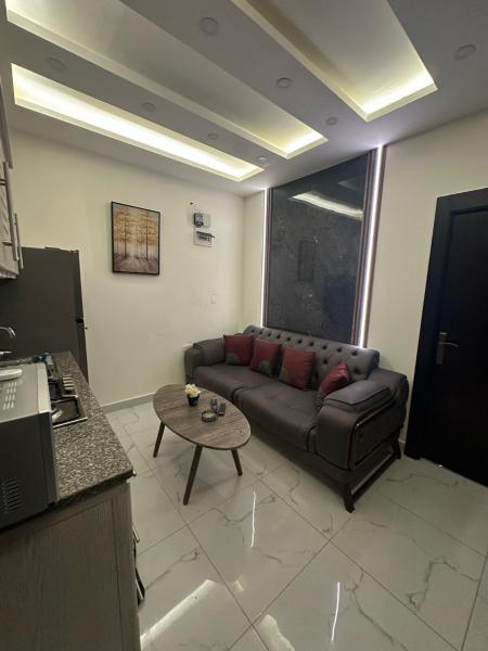 شقة أنيقة-غرفتين وصالة مع بلكونة Stylish 2-bedroom Apartment With Balcony - Jordan