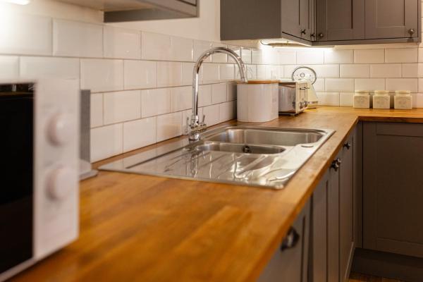 Beautiful Barn Conversion - Orchard Escape For 12! - Evesham