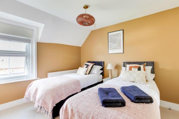 Cosy 3 Bedroom House With Free Parking And Wifi - Colchester