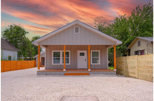 Vibrant 4br3ba Oasis Near Happy Downtown - Highland Hills - San Antonio