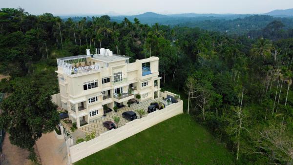 Skyscape Wayanad Lux Pool Resort - Wayanad