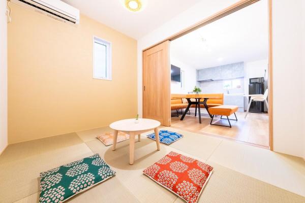 チャコール 難波中心部 プライベート新築戸建て 4寝室8ベッド バス3台 トイレ3台 広い屋上テラス - Osaka