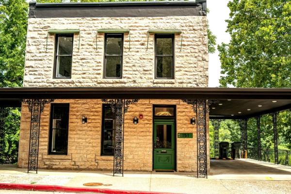 Entire Building At 151 Spring - Eureka Springs, AR