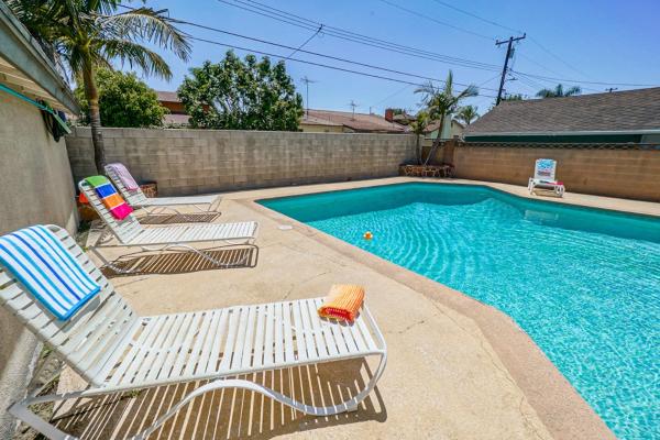 F-66 Poolside Retreat - Santa Ana, CA