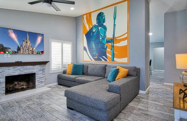 F-58 Mandos Hideaway - Anaheim, CA