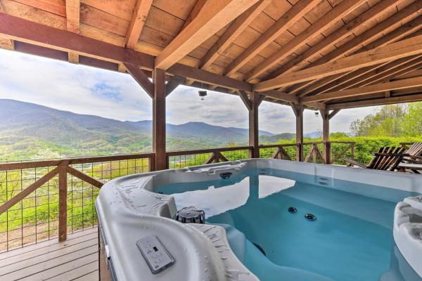 True Log Cabin With Game Room, Year-round Views - Waynesville, NC