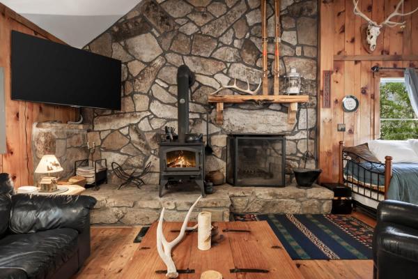 River Access Loft Deck Wifi & Pet Friendly - Great Cacapon, WV