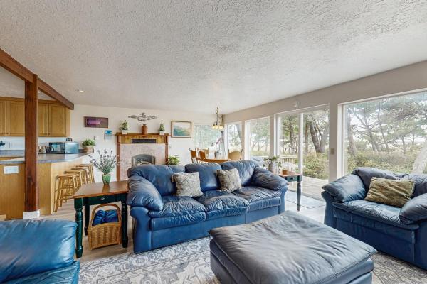 Beach Time Getaway - Lincoln City, OR