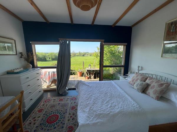Countryside Garden Summer House - Calne
