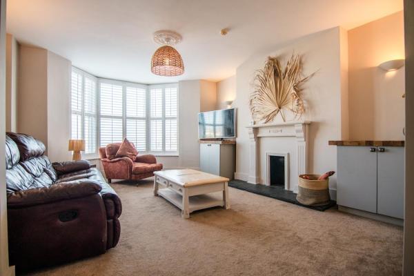 Parking And Private Courtyard Garden - St Ives
