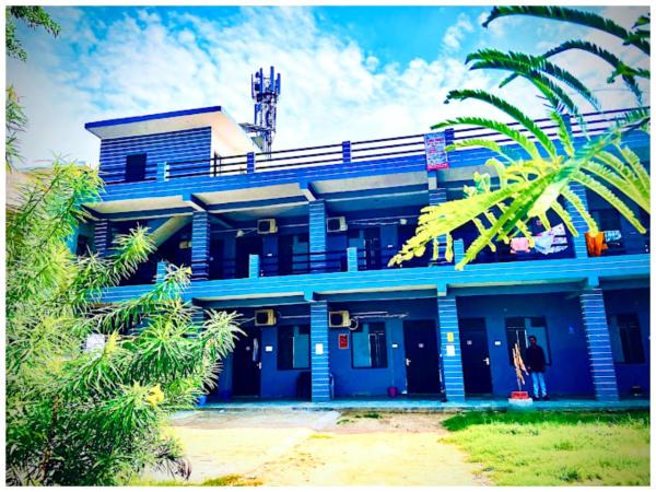 Hotel Rauni Raj Premium Near Ayodhya Dham Railway Station - A Premium Hotel - Ayodhya