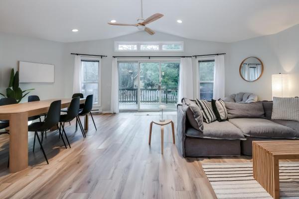 Dunes & Waves Retreat - Perfect Lake Getaway - Pentwater, MI