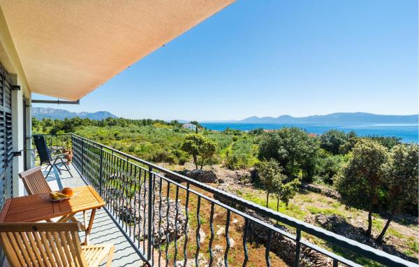Awesome Apartment In Sucuraj With Wifi - Drvenik