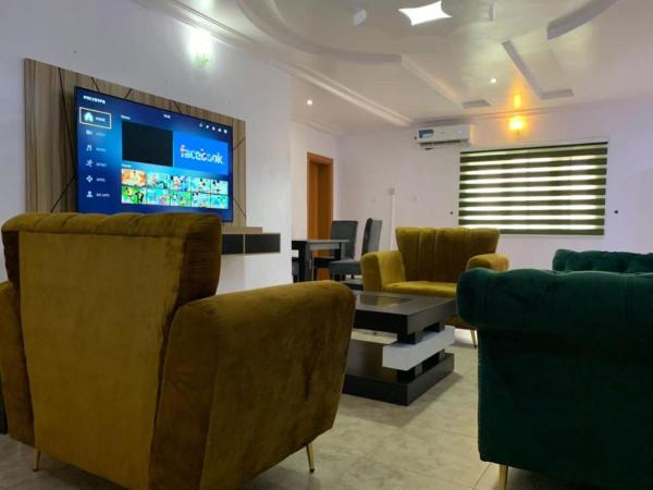 2bdr Cbd Apt - 24hrs Power, Security, 5mins To Airport - Nigeria