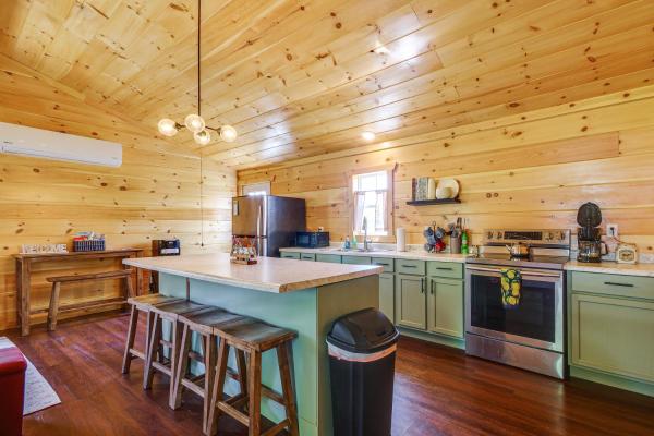 Bring Your Boat Cabin With Lake Access In Halfway - United States