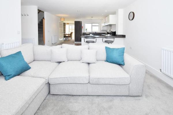 Regal House By True Stays - 3 Bedroom House In Stoke-on-trent - England