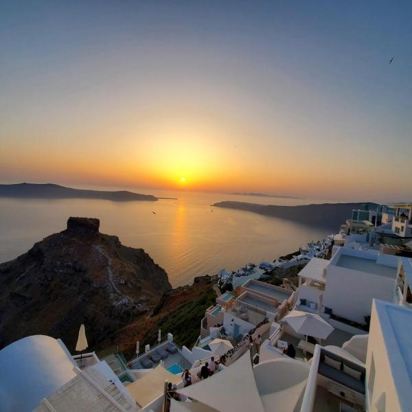 Amazing Room On The Cliff - Santorini