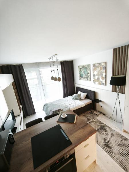 Cozy Urban Residence Studio - Balcony With Garden View - Bratislava