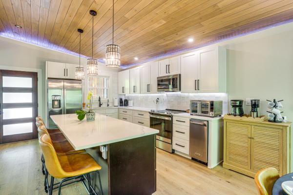 Lake Lanier Living! Retreat W/ Dock, Deck & Sauna - Gainesville, GA