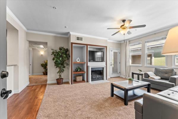 Modern 1br Reno Retreat · Spring Views & Hot Tub - Reno, NV