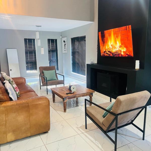 Cheerful 3-bed Home With Power Backup - Sandton