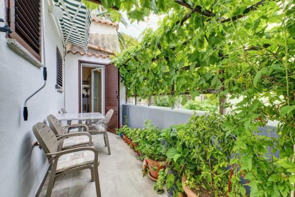 Apartment Dani 1 Cozy Stay With Balcony & City View - Mali Lošinj