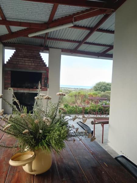 Blombos Self-catering House - Franskraal