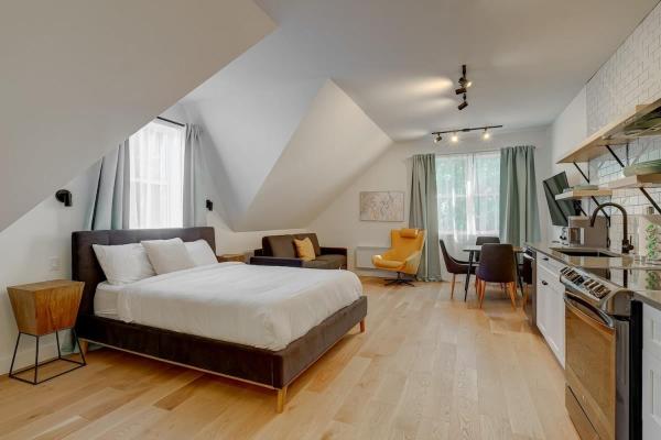 Loft At 913 Shefford - Granby