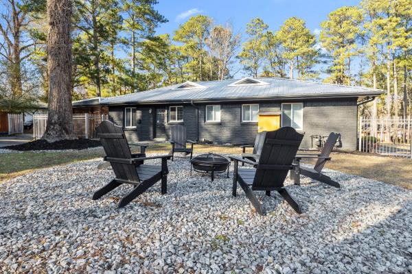 East Atlanta Retreat With 2 Homes Sleeps 16 And Pet Friendly - Georgia