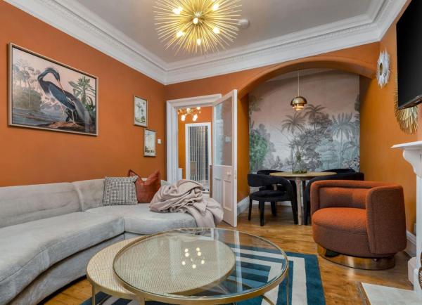 Stylish Penthouse Retreat - Stirling