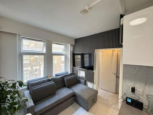 Nice 2 Bedroom Flat On First Floor - The Warwick Castle