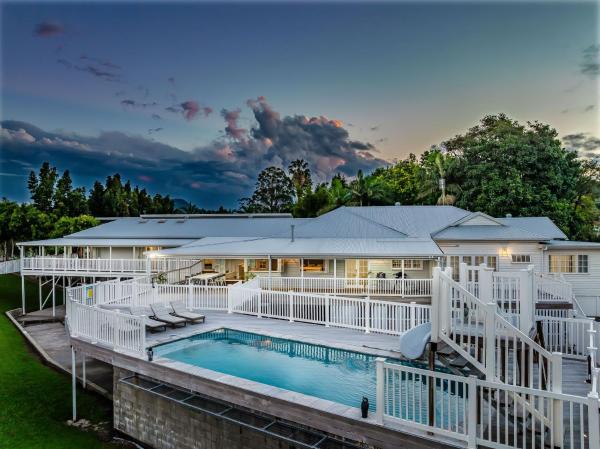 Hamptons White House - Uki