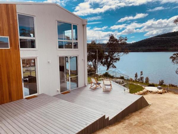 Tides - Architecturally-designed Holiday Home - Eaglehawk Neck