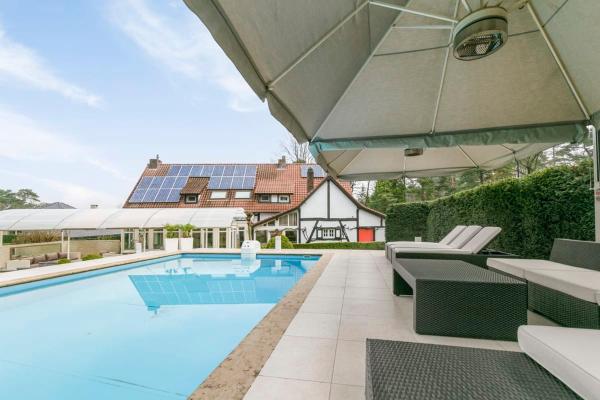 Luxe Vacation Villa With Swimming Pool, 5 Bedrooms - Hasselt