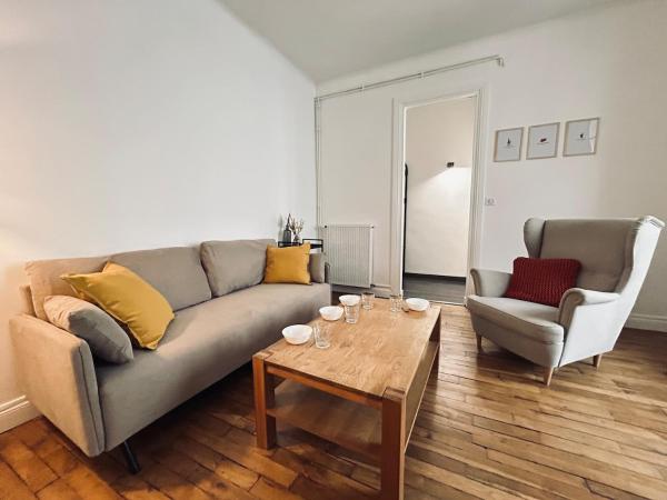 Jadart T3 Avec Balcon Au Pied De La Cathédrale - Reims