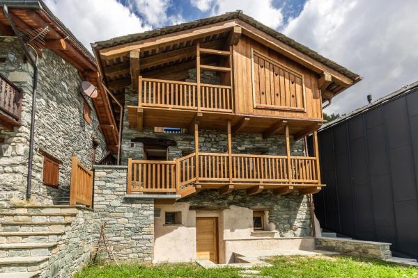 Hellochalet Valtournenche - Pessey Chalet - 2 Apartments Near Lift With Garden And Mountain View - Champoluc