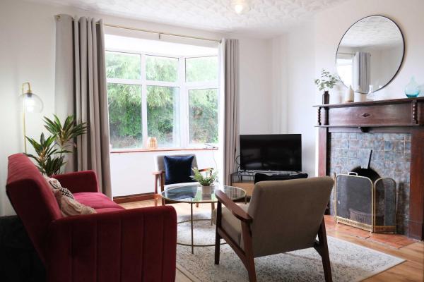 Bright And Spacious 4 Bedroom Home In Bedford - Bedford